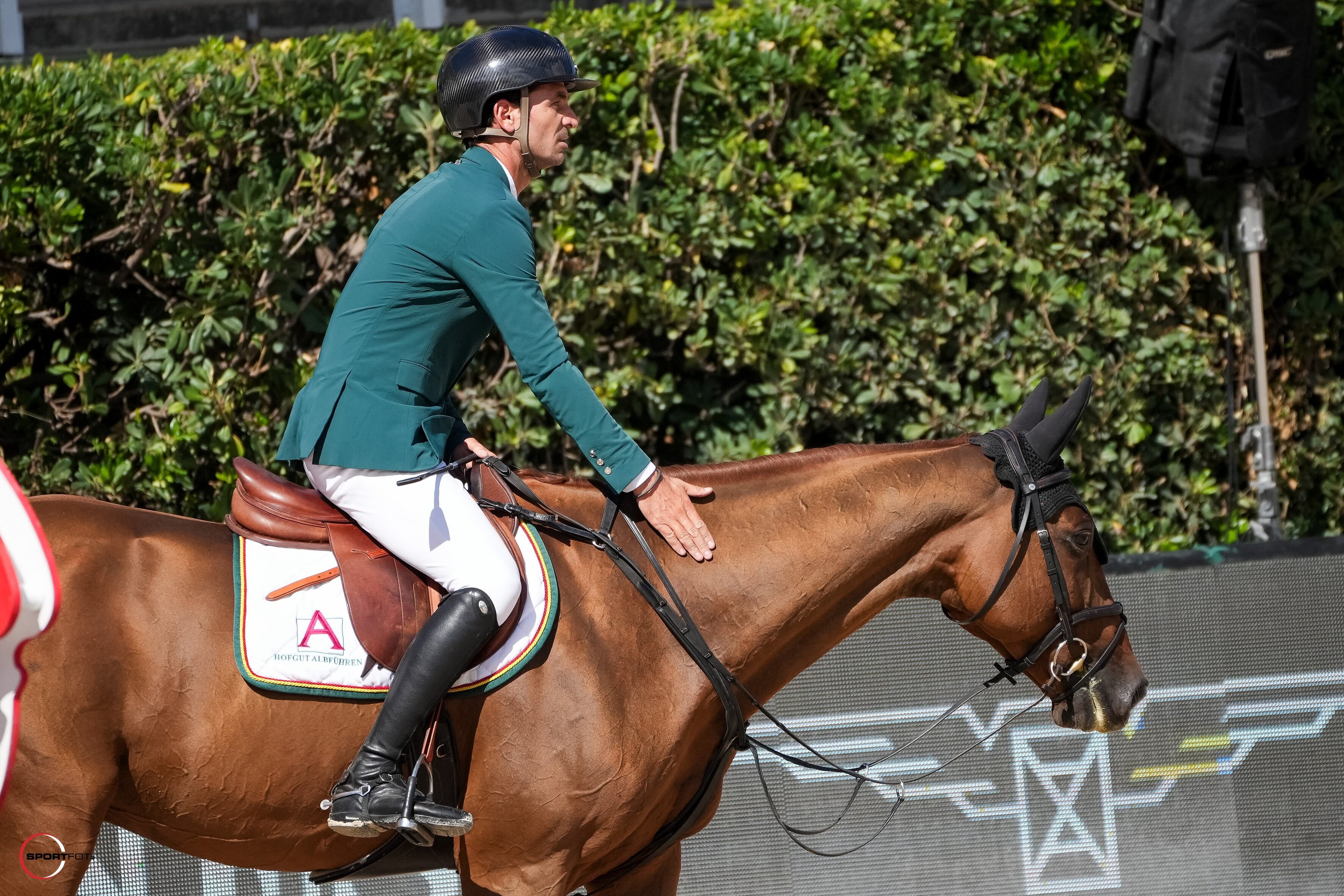 Steve returns to competition at the CSI4 in Gorla Minore after injury ...